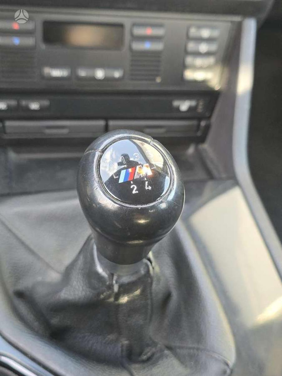 Black BMW 525 2001 in Vilnius, with an engine capacity of 2.50 L and mileage of 350 thousand km for 4500 €, photo 14 on AUTOMOTO.COM.LV
