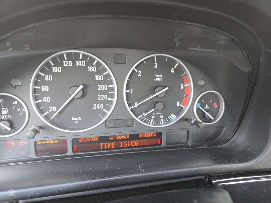 Black BMW 525 2001 in Vilnius, with an engine capacity of 2.50 L and mileage of 350 thousand km for 4500 €, photo 17 on AUTOMOTO.COM.LV