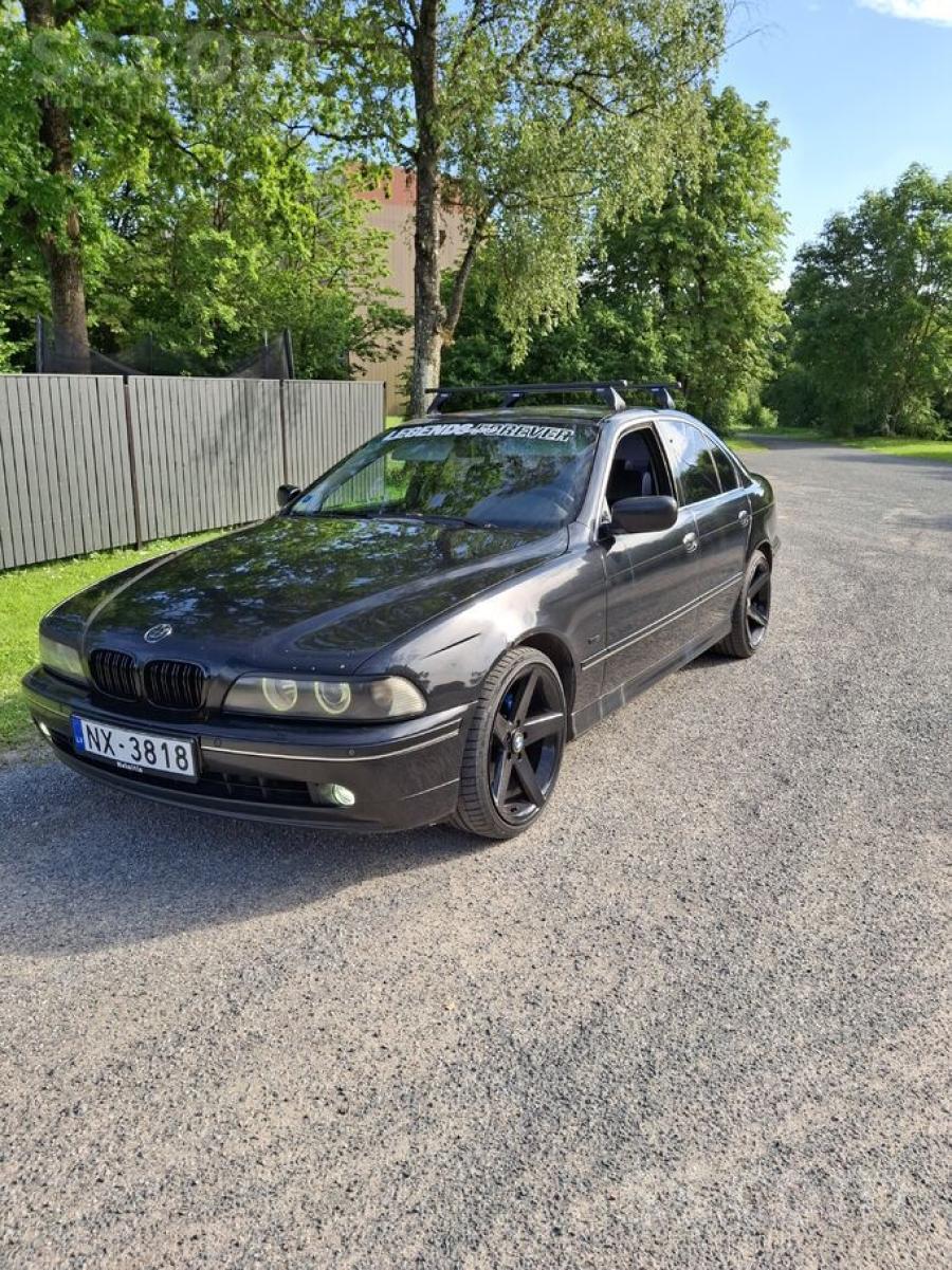 Black BMW 525 2002 in Saldus, with an engine capacity of 2.50 L and mileage of 381 thousand km for 2650 €, photo 1 on AUTOMOTO.COM.LV