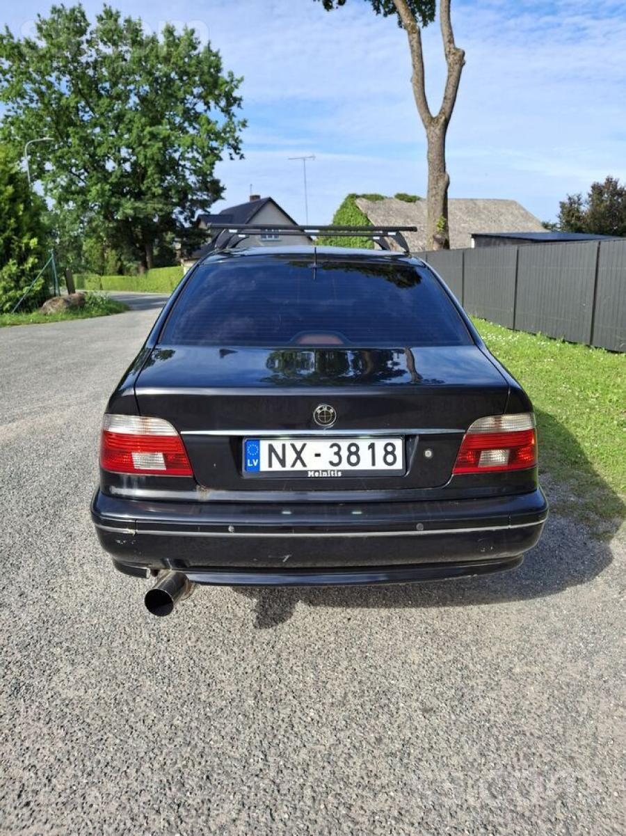 Black BMW 525 2002 in Saldus, with an engine capacity of 2.50 L and mileage of 381 thousand km for 2650 €, photo 3 on AUTOMOTO.COM.LV