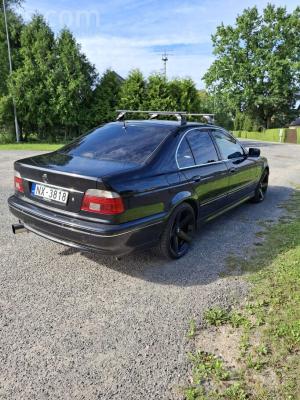 Black BMW 525 2002 in Saldus, with an engine capacity of 2.50 L and mileage of 381 thousand km for 2650 €, photo 4 on AUTOMOTO.COM.LV
