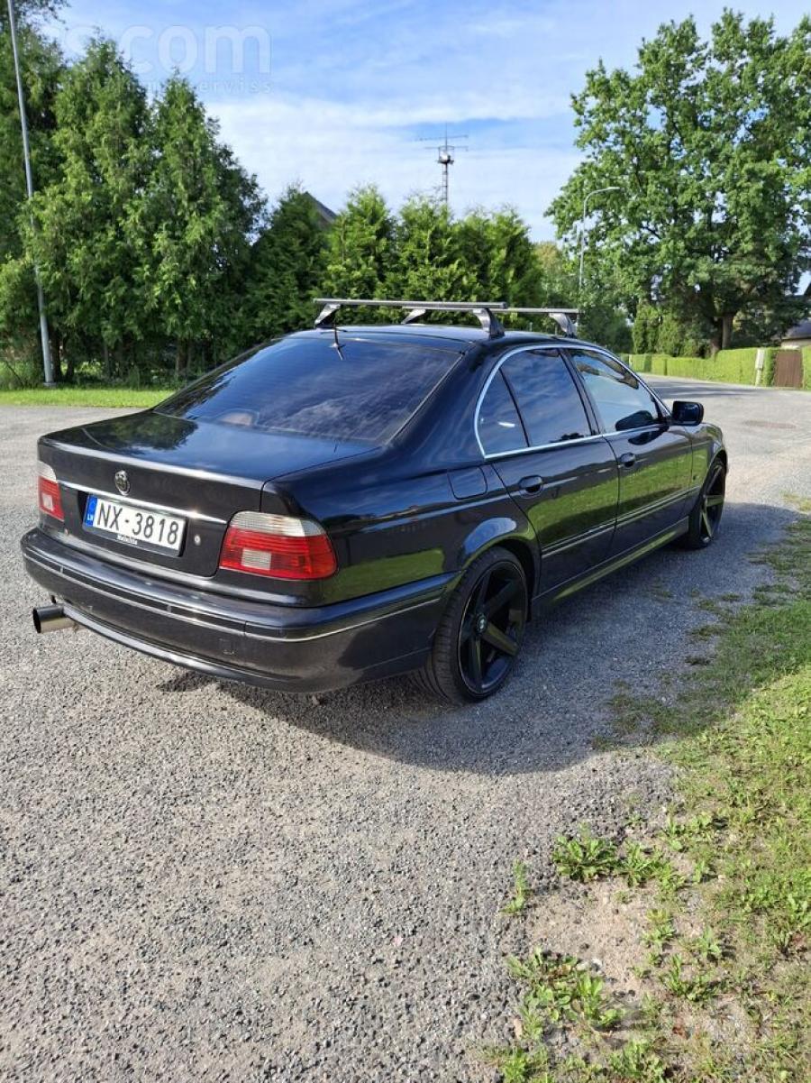 Black BMW 525 2002 in Saldus, with an engine capacity of 2.50 L and mileage of 381 thousand km for 2650 €, photo 4 on AUTOMOTO.COM.LV