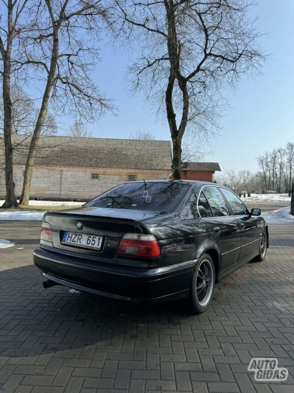 Black BMW 525 2002 in Vilnius, with an engine capacity of 2.50 L and mileage of 400 thousand km for 1650 €, photo 1 on AUTOMOTO.COM.LV