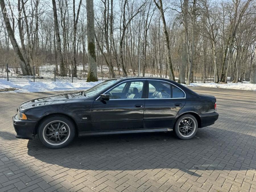 Black BMW 525 2002 in Vilnius, with an engine capacity of 2.50 L and mileage of 400 thousand km for 1650 €, photo 3 on AUTOMOTO.COM.LV