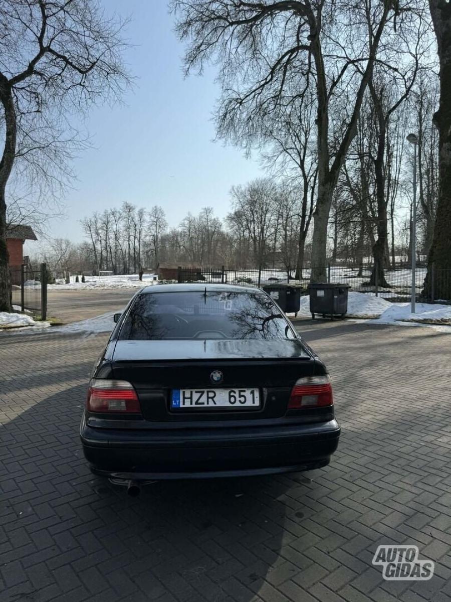 Black BMW 525 2002 in Vilnius, with an engine capacity of 2.50 L and mileage of 400 thousand km for 1650 €, photo 4 on AUTOMOTO.COM.LV