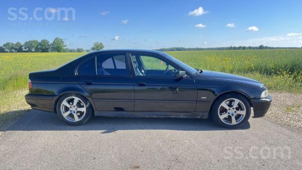 Black BMW 525 2002 in Jelgava, with an engine capacity of 2.50 L and mileage of 546 thousand km for 2500 €, photo 4 on AUTOMOTO.COM.LV