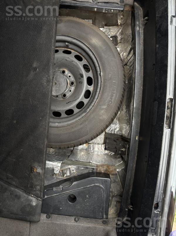 Melns BMW 525 2002 Rīga, ar dzinēja tilpumu 2.50 L un nobraukumu 318 tūkst. km par 5500 €, foto 9 vietnē AUTOMOTO.COM.LV