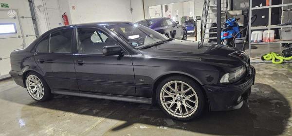 Black BMW 525 2002 in Kaunas, with an engine capacity of 2.49 L and mileage of 475 thousand km for 3500 €, photo 6 on AUTOMOTO.COM.LV