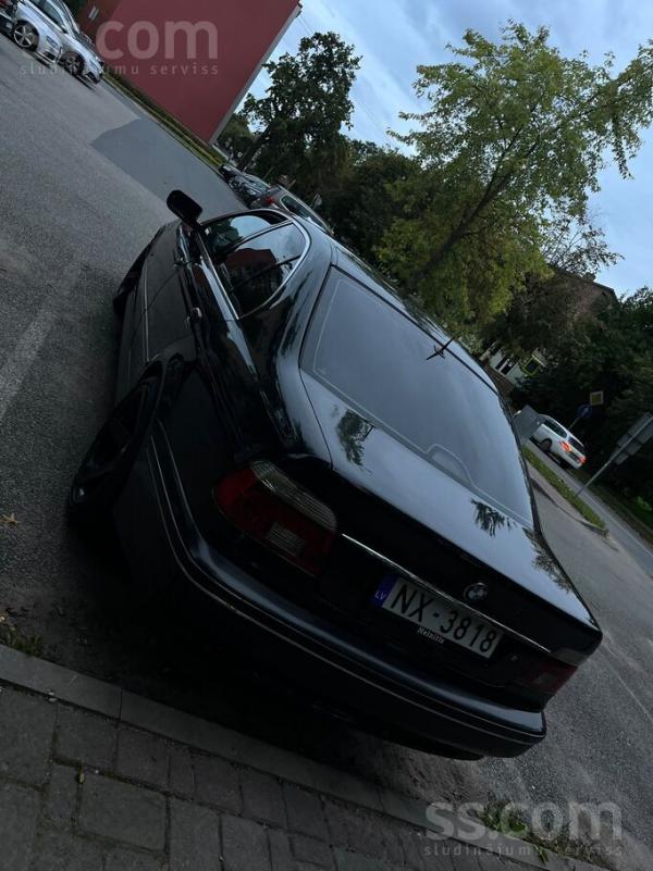 Black BMW 525 2002 in Jelgava, with an engine capacity of 2.50 L and mileage of 397 thousand km for 6999 €, photo 5 on AUTOMOTO.COM.LV