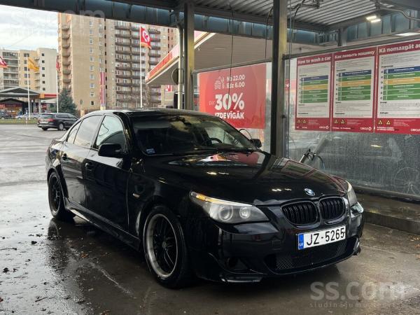 Black BMW 525 2003 in Riga, with an engine capacity of 2.50 L and mileage of 340 thousand km for 3300 €, photo 1 on AUTOMOTO.COM.LV