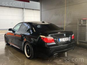 Black BMW 525 2003 in Riga, with an engine capacity of 2.50 L and mileage of 340 thousand km for 3300 €, photo 4 on AUTOMOTO.COM.LV