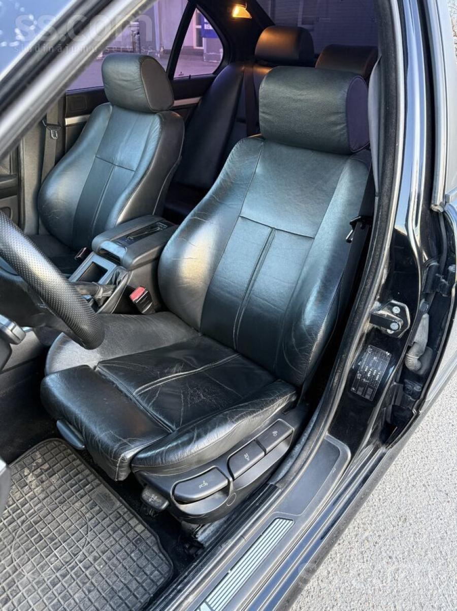 Melns BMW 525 2003 Tukums, ar dzinēja tilpumu 2.50 L un nobraukumu 374 tūkst. km par 4250 €, foto 16 vietnē AUTOMOTO.COM.LV
