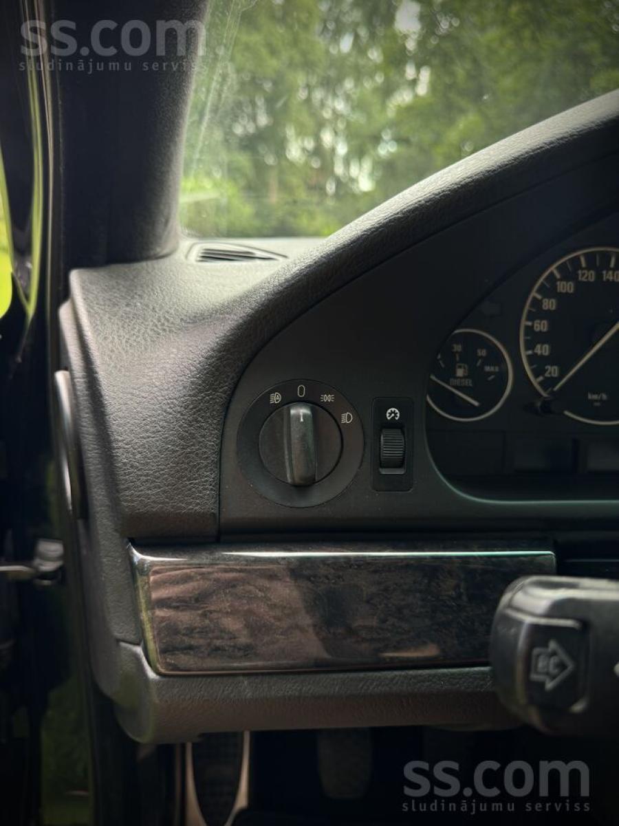 Melns BMW 525 2003 Rīga, ar dzinēja tilpumu 2.50 L un nobraukumu 460 tūkst. km par 4700 €, foto 13 vietnē AUTOMOTO.COM.LV