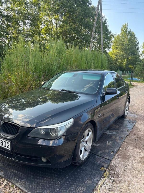 Black BMW 525 2003 in Jelgava, with an engine capacity of 2.50 L and mileage of 330 thousand km for 2100 €, photo 1 on AUTOMOTO.COM.LV