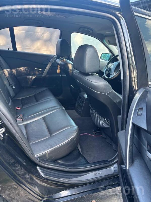 Black BMW 525 2003 in Jelgava, with an engine capacity of 2.50 L and mileage of 330 thousand km for 2100 €, photo 6 on AUTOMOTO.COM.LV