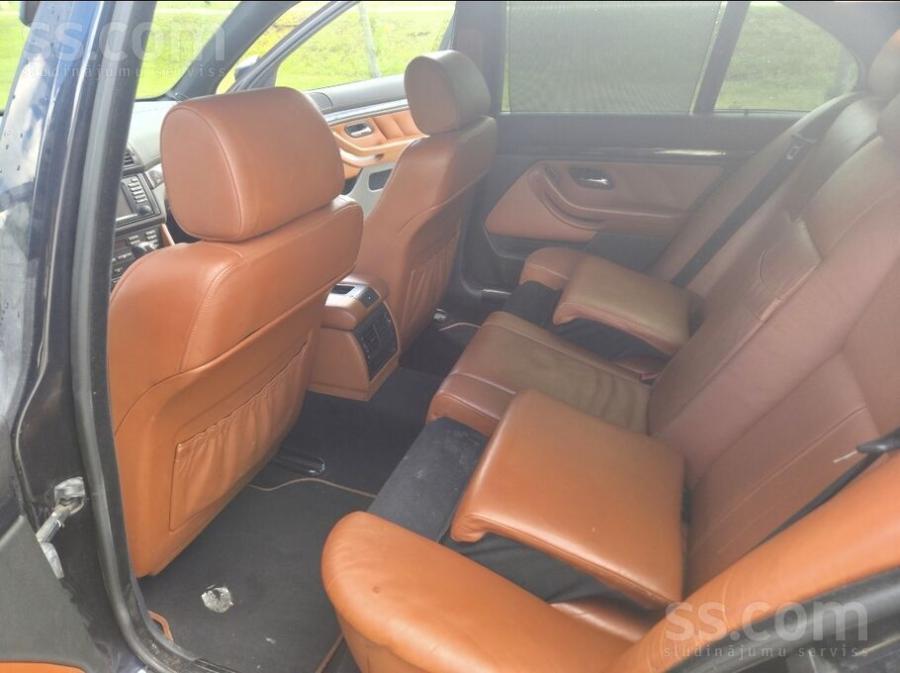 Melns BMW 525 2003 Tukums, ar dzinēja tilpumu 2.50 L un nobraukumu 285 tūkst. km par 4000 €, foto 7 vietnē AUTOMOTO.COM.LV