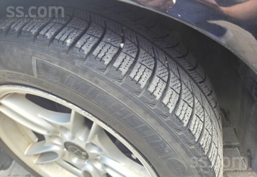 Melns BMW 525 2003 Tukums, ar dzinēja tilpumu 2.50 L un nobraukumu 285 tūkst. km par 4000 €, foto 11 vietnē AUTOMOTO.COM.LV
