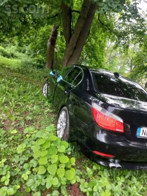 Black BMW 525 2004 in Saldus, with an engine capacity of 2.50 L and mileage of 435 thousand km for 9650 €, photo 5 on AUTOMOTO.COM.LV