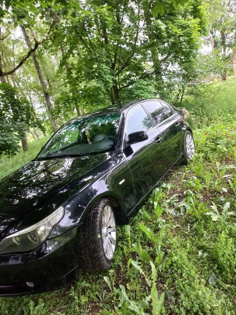 Black BMW 525 2004 in Saldus, with an engine capacity of 2.50 L and mileage of 435 thousand km for 9650 €, photo 8 on AUTOMOTO.COM.LV