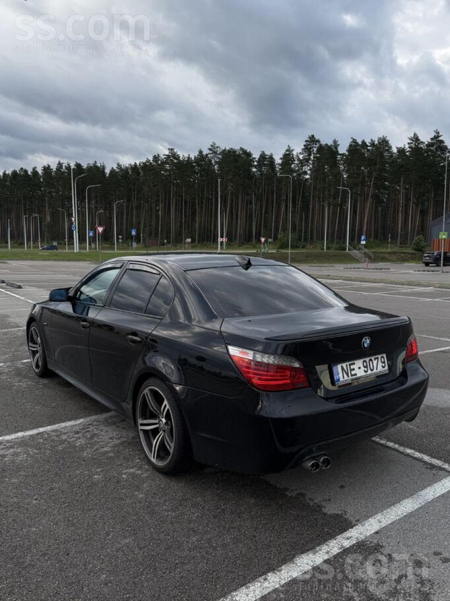 Melns BMW 525 2004 Rīga, ar dzinēja tilpumu 2.50 L un nobraukumu 329 tūkst. km par 4600 €, foto 2 vietnē AUTOMOTO.COM.LV