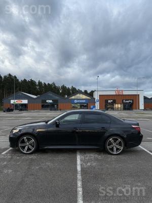 Melns BMW 525 2004 Rīga, ar dzinēja tilpumu 2.50 L un nobraukumu 329 tūkst. km par 4600 €, foto 3 vietnē AUTOMOTO.COM.LV