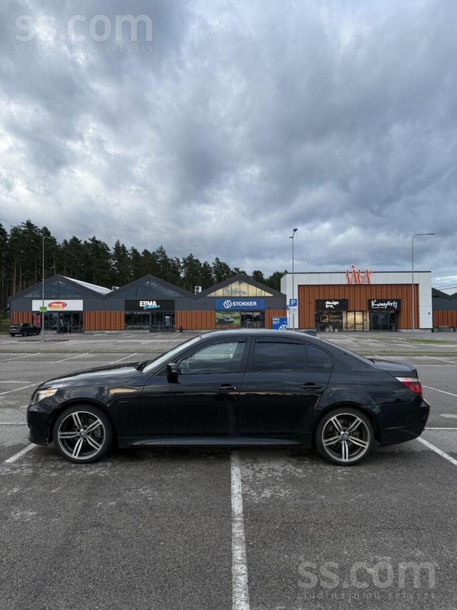 Melns BMW 525 2004 Rīga, ar dzinēja tilpumu 2.50 L un nobraukumu 329 tūkst. km par 4600 €, foto 3 vietnē AUTOMOTO.COM.LV