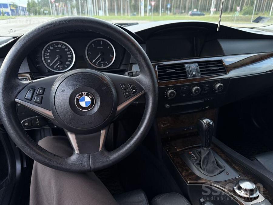 Melns BMW 525 2004 Rīga, ar dzinēja tilpumu 2.50 L un nobraukumu 329 tūkst. km par 4600 €, foto 4 vietnē AUTOMOTO.COM.LV