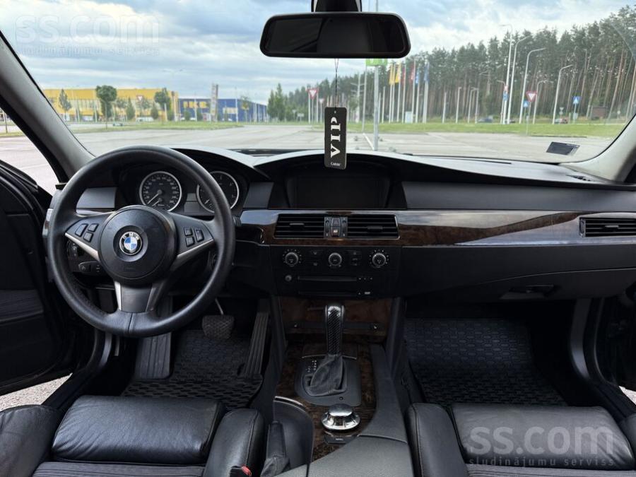 Melns BMW 525 2004 Rīga, ar dzinēja tilpumu 2.50 L un nobraukumu 329 tūkst. km par 4600 €, foto 5 vietnē AUTOMOTO.COM.LV