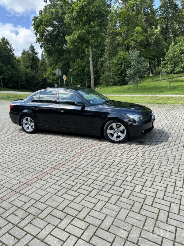 Melns BMW 525 2004 Krāslava, ar dzinēja tilpumu 2.50 L un nobraukumu 299 tūkst. km par 4950 €, foto 5 vietnē AUTOMOTO.COM.LV