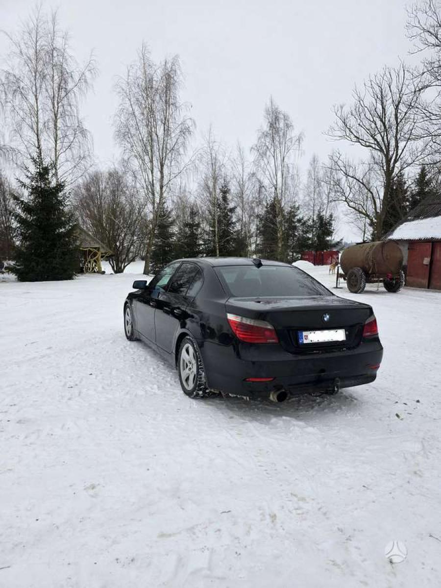Black BMW 525 2004 in Alytus, with an engine capacity of 2.50 L and mileage of 404 thousand km for 4200 €, photo 6 on AUTOMOTO.COM.LV