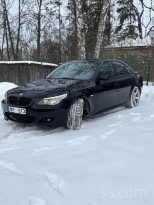 Black BMW 525 2004 in Riga, with an engine capacity of 2.50 L and mileage of 435 thousand km for 3300 €, photo 3 on AUTOMOTO.COM.LV