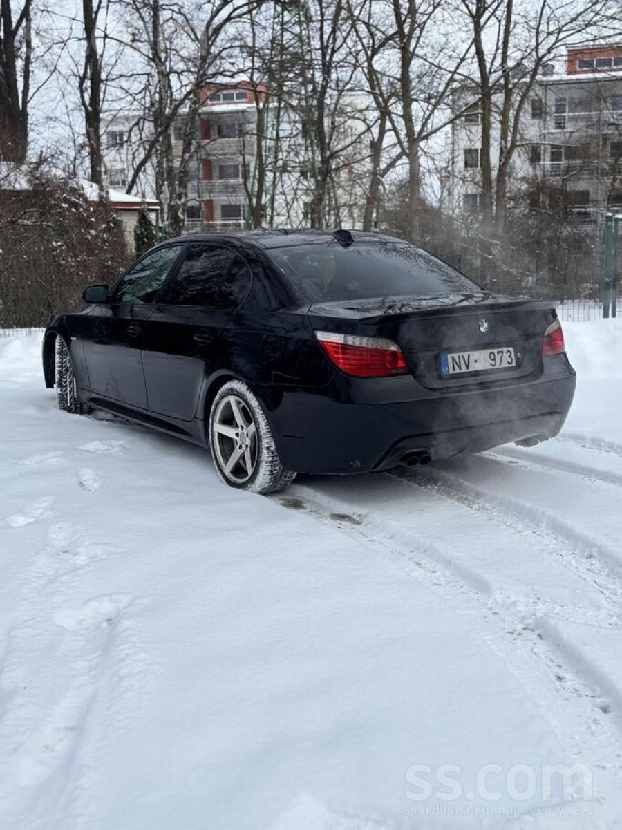 Black BMW 525 2004 in Riga, with an engine capacity of 2.50 L and mileage of 435 thousand km for 3300 €, photo 4 on AUTOMOTO.COM.LV
