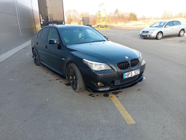 Black BMW 525 2004 in Kaisiadorys, with an engine capacity of 2.50 L and mileage of 511 thousand km for 3200 €, photo 8 on AUTOMOTO.COM.LV