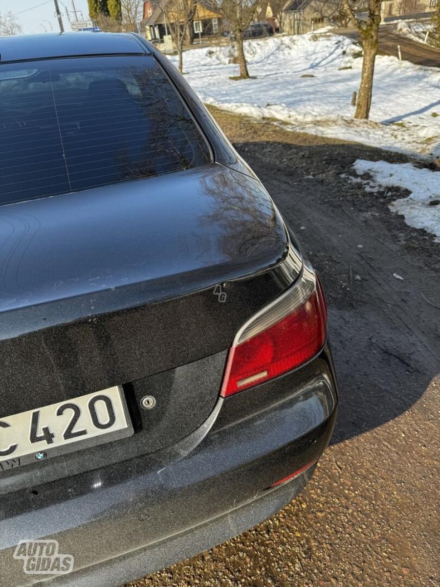 Black BMW 525 2004 in Plunge, with an engine capacity of 2.50 L and mileage of 452 thousand km for 2200 €, photo 6 on AUTOMOTO.COM.LV