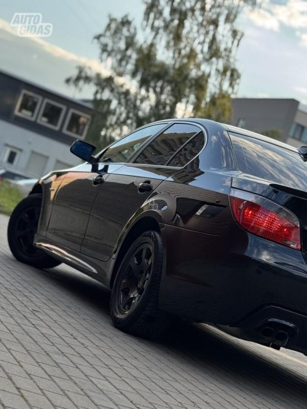 Black BMW 525 2004 in Kaunas, with an engine capacity of 2.50 L and mileage of 222 thousand km for 2900 €, photo 9 on AUTOMOTO.COM.LV