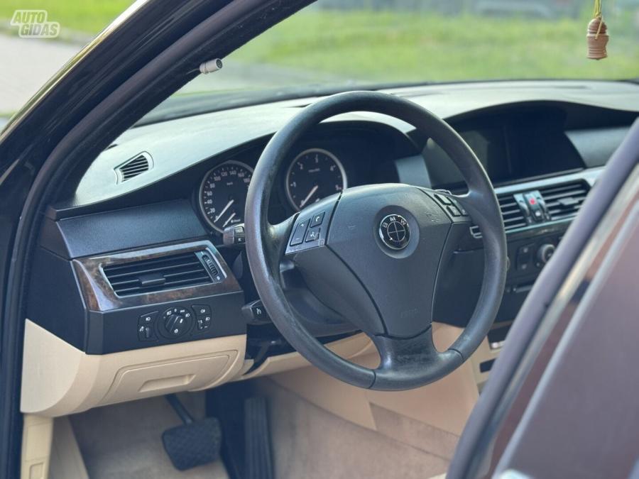 Melns BMW 525 2004 Kauņa, ar dzinēja tilpumu 2.50 L un nobraukumu 222 tūkst. km par 2900 €, foto 17 vietnē AUTOMOTO.COM.LV