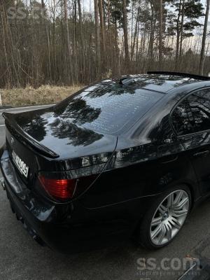 Black BMW 525 2004 in Riga, with an engine capacity of 2.50 L and mileage of 303 thousand km for 5100 €, photo 5 on AUTOMOTO.COM.LV