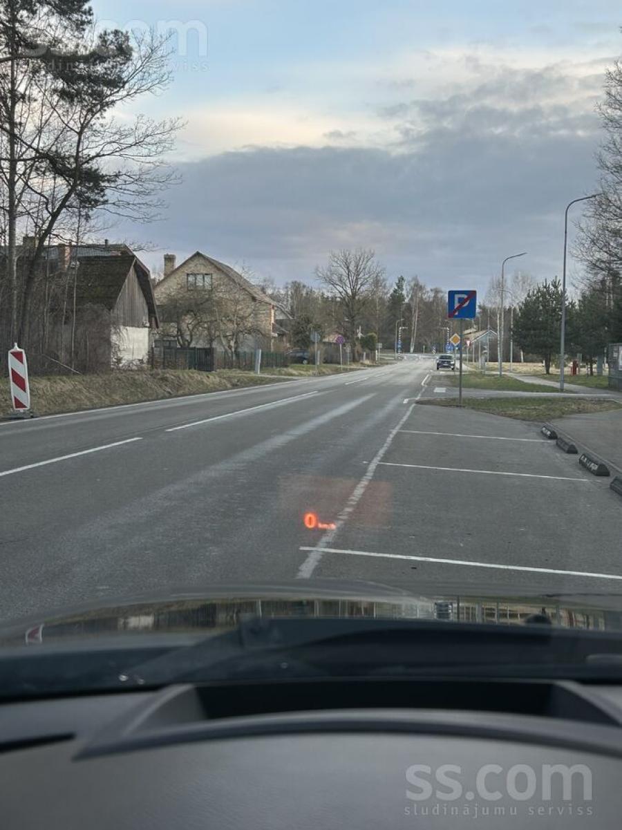 Black BMW 525 2004 in Riga, with an engine capacity of 2.50 L and mileage of 303 thousand km for 5100 €, photo 8 on AUTOMOTO.COM.LV