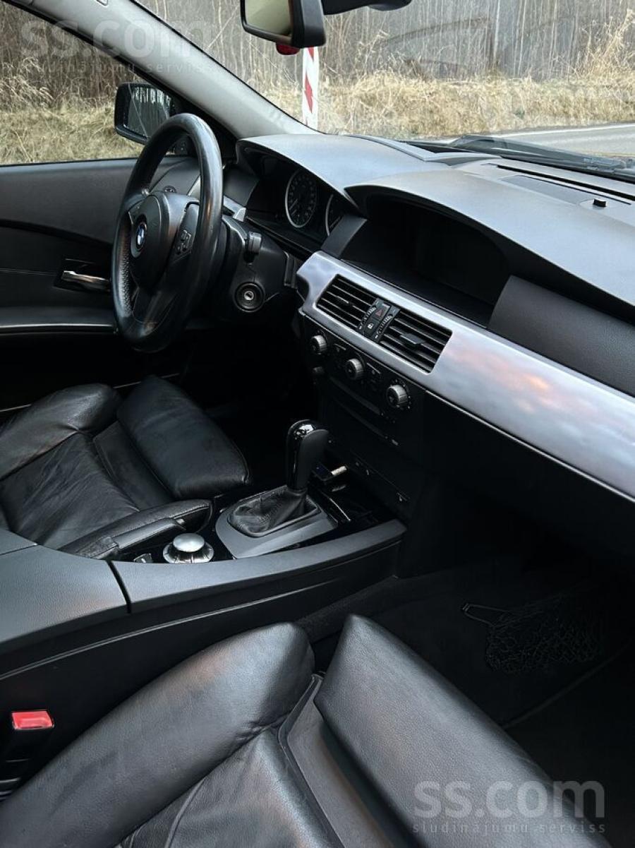 Black BMW 525 2004 in Riga, with an engine capacity of 2.50 L and mileage of 303 thousand km for 5100 €, photo 9 on AUTOMOTO.COM.LV