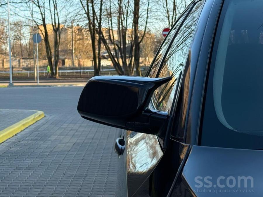 Black BMW 525 2004 in Riga, with an engine capacity of 2.50 L and mileage of 0 thousand km for 3290 €, photo 13 on AUTOMOTO.COM.LV