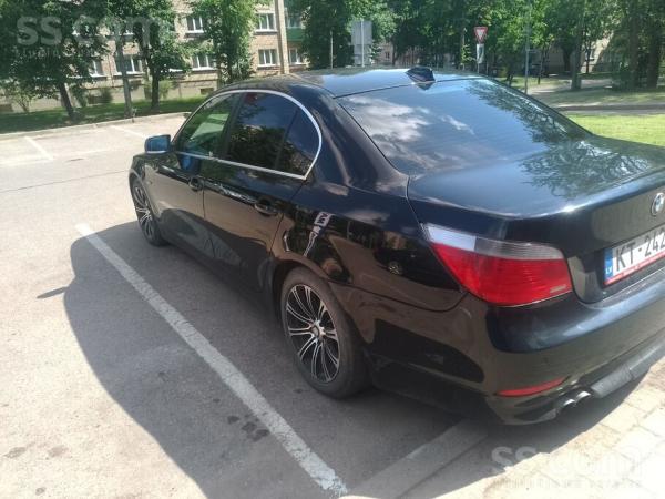 Melns BMW 525 2004 Daugavpils, ar dzinēja tilpumu 2.50 L un nobraukumu 370 tūkst. km par 4000 €, foto 6 vietnē AUTOMOTO.COM.LV