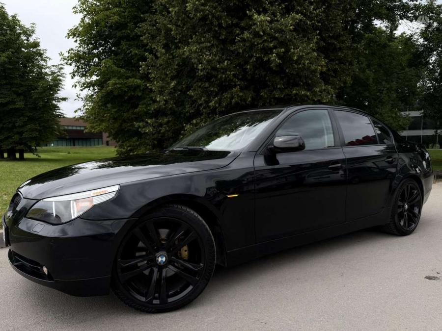 Black BMW 525 2004 in Kaunas, with an engine capacity of 2.49 L and mileage of 391 thousand km for 3300 €, photo 3 on AUTOMOTO.COM.LV