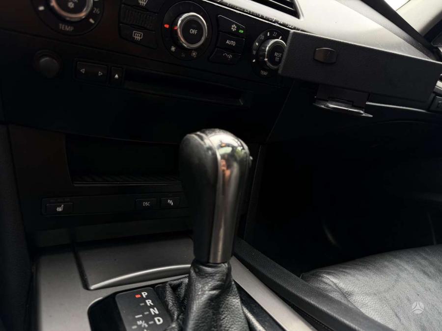 Black BMW 525 2004 in Kaunas, with an engine capacity of 2.49 L and mileage of 391 thousand km for 3300 €, photo 7 on AUTOMOTO.COM.LV