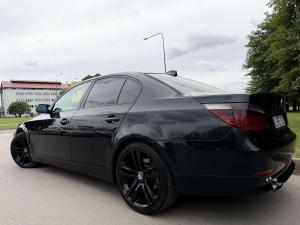 Black BMW 525 2004 in Kaunas, with an engine capacity of 2.49 L and mileage of 391 thousand km for 3300 €, photo 19 on AUTOMOTO.COM.LV