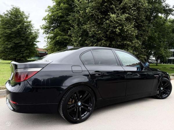 Melns BMW 525 2004 Kauņa, ar dzinēja tilpumu 2.49 L un nobraukumu 393 tūkst. km par 3500 €, foto 1 vietnē AUTOMOTO.COM.LV