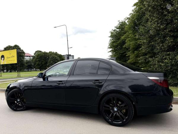 Melns BMW 525 2004 Kauņa, ar dzinēja tilpumu 2.49 L un nobraukumu 393 tūkst. km par 3500 €, foto 2 vietnē AUTOMOTO.COM.LV