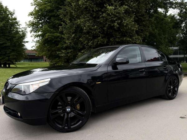 Melns BMW 525 2004 Kauņa, ar dzinēja tilpumu 2.49 L un nobraukumu 393 tūkst. km par 3500 €, foto 3 vietnē AUTOMOTO.COM.LV