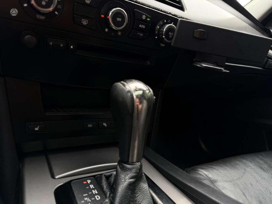 Black BMW 525 2004 in Kaunas, with an engine capacity of 2.49 L and mileage of 393 thousand km for 3500 €, photo 9 on AUTOMOTO.COM.LV