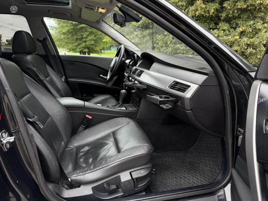 Black BMW 525 2004 in Kaunas, with an engine capacity of 2.49 L and mileage of 393 thousand km for 3500 €, photo 13 on AUTOMOTO.COM.LV