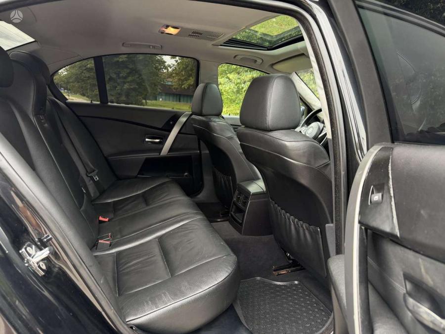 Black BMW 525 2004 in Kaunas, with an engine capacity of 2.49 L and mileage of 393 thousand km for 3500 €, photo 15 on AUTOMOTO.COM.LV
